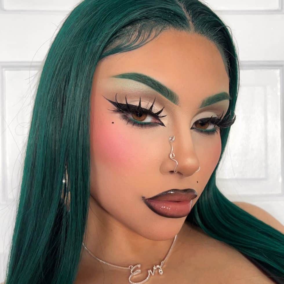 25 Top Beauty Influencers To Follow On Instagram (2023)